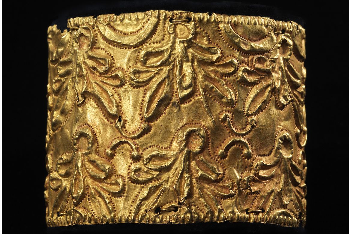 Photo | Royal stool ornament | UCLA