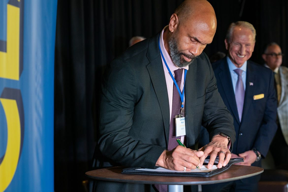 Photo | Ron-Darnell Hunt Signs MOU | UCLA