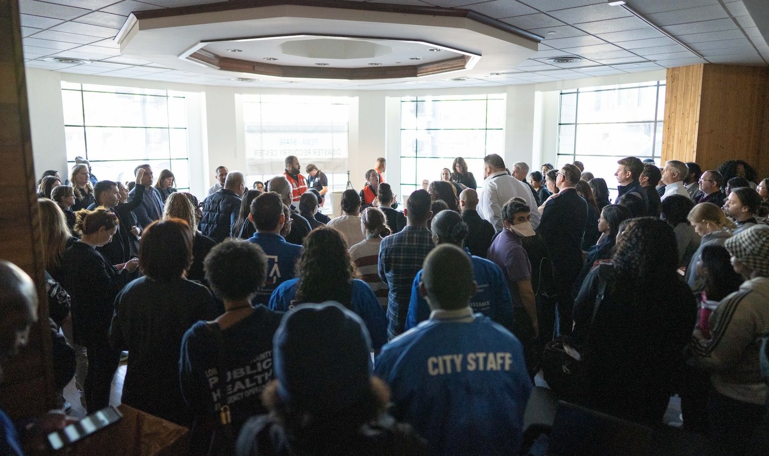 Photo | Staff from local government agencies gathered at the disaster ...
