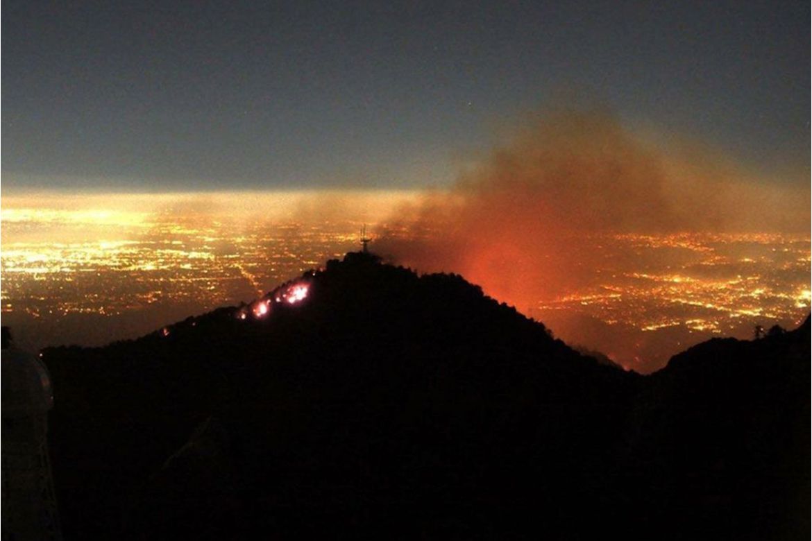 Photo | Una vista desde el Monte. La cámara en el Monte Wilson | UCLA