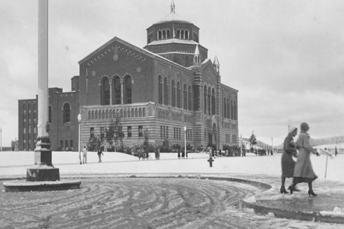 Lovely weather for a … 2023–24 holiday closure guide! | UCLA