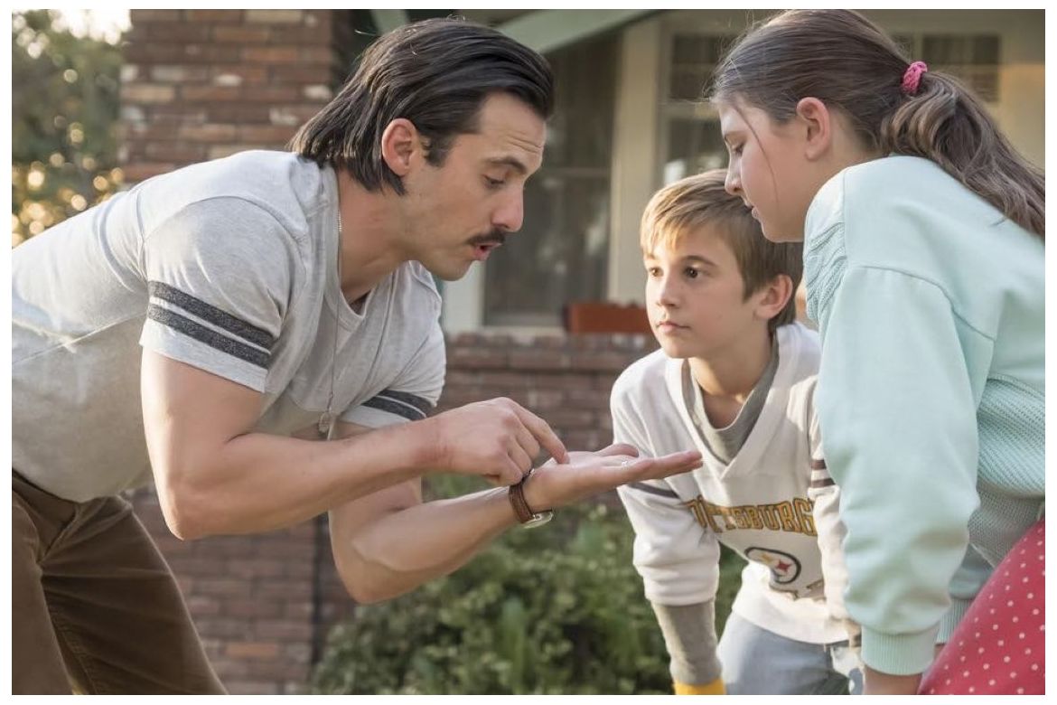 Photo | Actor Milo Ventimiglia sketches on hand with two child actors ...