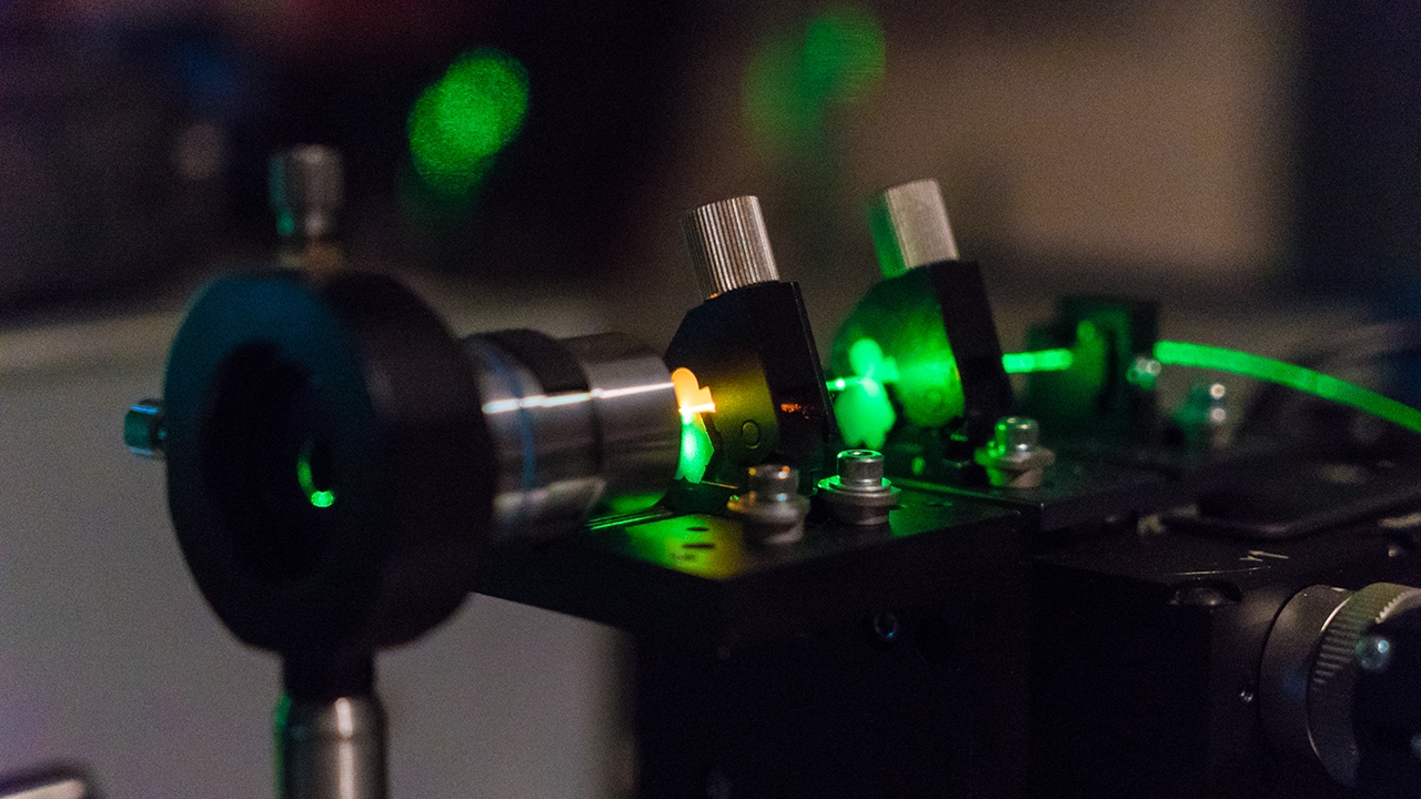 Guiding the random laser | UNM UCAM Newsroom