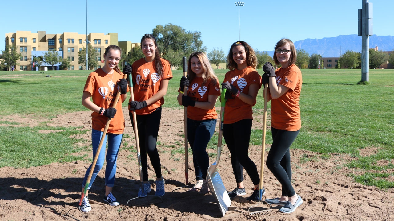 ASUNM's Community Experience cleans up campus as part of Fall Frenzy ...