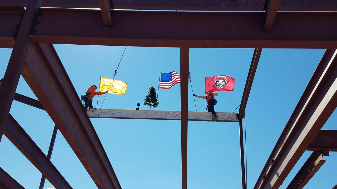 UNM celebrates PAÍS with beam raising ceremony | UNM UCAM Newsroom
