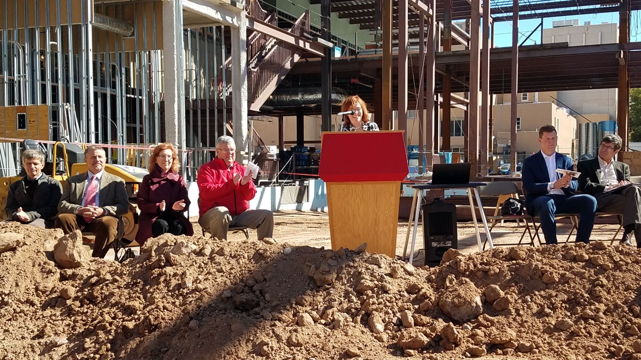 UNM celebrates PAÍS with beam raising ceremony | UNM UCAM Newsroom