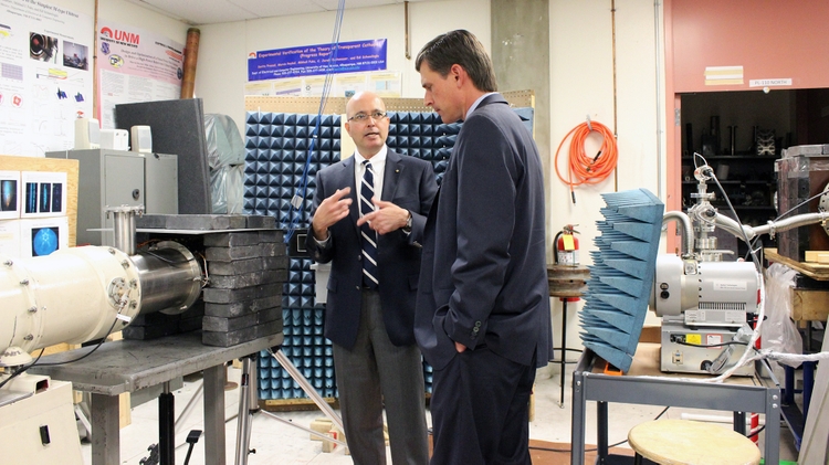 General Atomics donates to UNM electromagnetics lab: UNM Newsroom