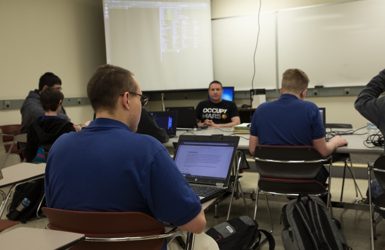 Photo | ECE 131: Programming Fundamentals | UNM UCAM Newsroom