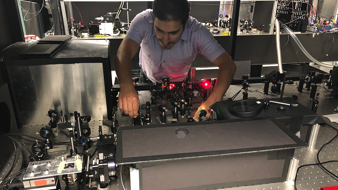 Students craft high-tech microscope 'from scratch' | UNM UCAM Newsroom