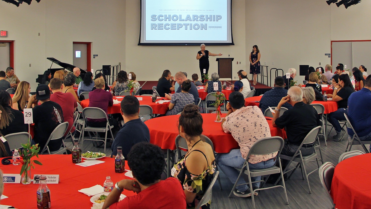 UNM-Valencia Campus awards 109 scholarships at reception | UNM UCAM ...
