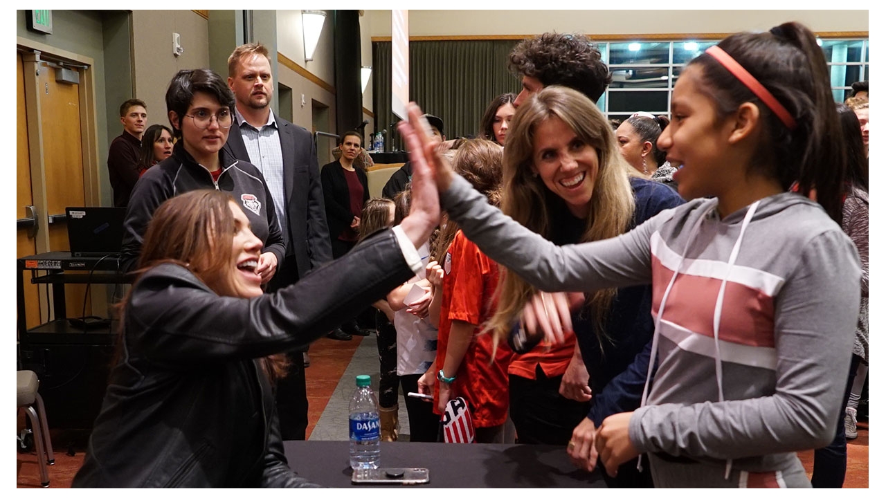 Fans turn out as UNM hosts soccer star Hope Solo | UNM UCAM Newsroom