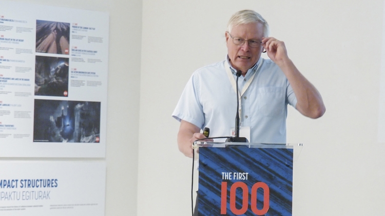 Photo | UNM's Karl Karlstrom presents at IUGS | UNM UCAM Newsroom