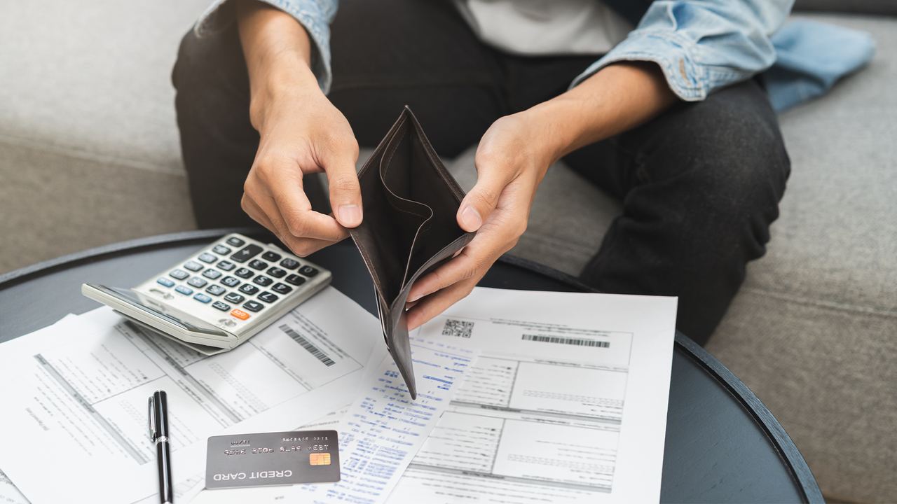 Ripple effects of financial stress: How leader struggles impact teams ...