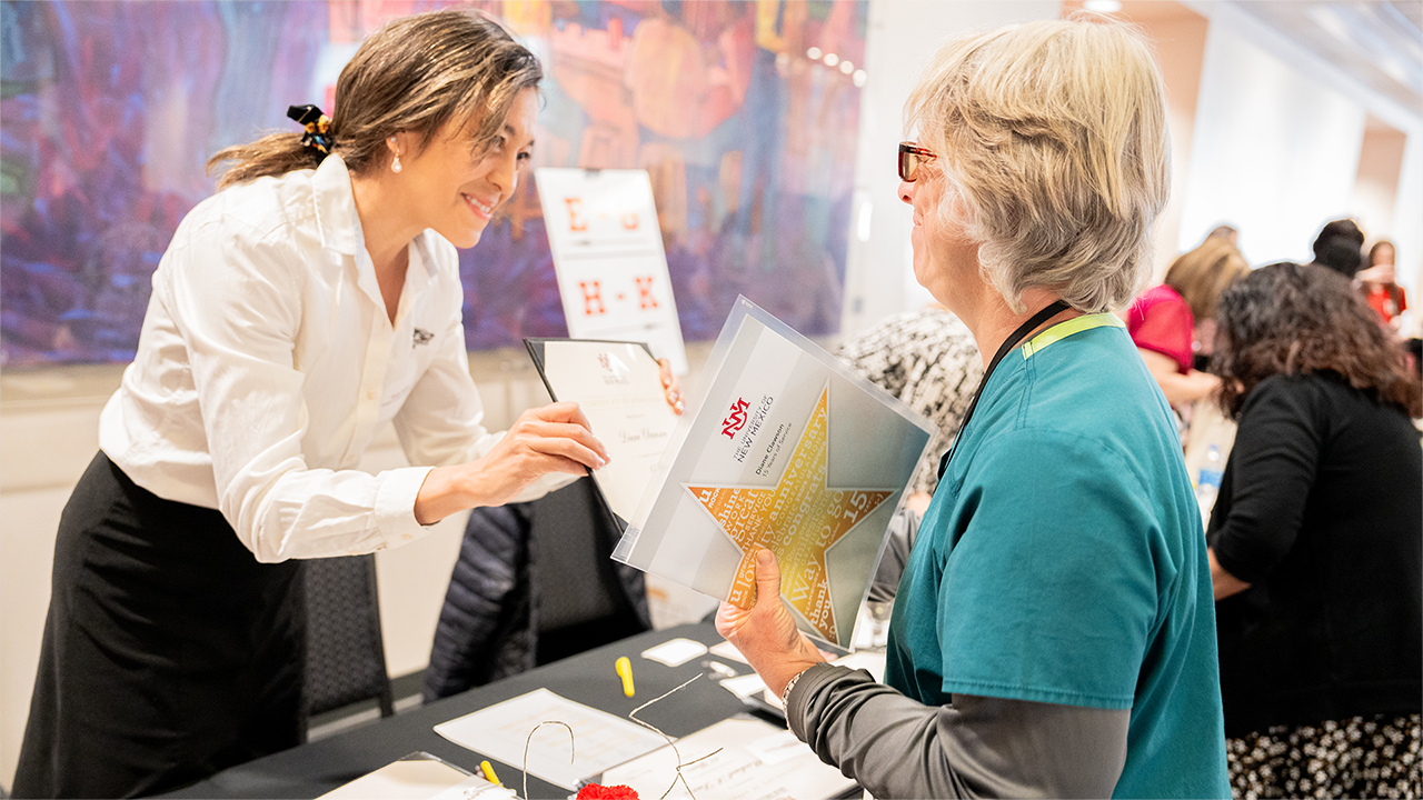 UNM recognizes 477 employees at the 43rd Service Awards | UNM UCAM Newsroom