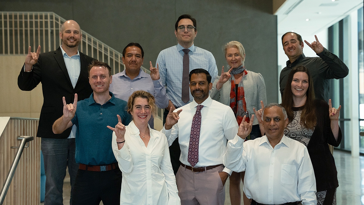 UNM Anderson School welcomes new Executive MBA Class of 2026 | UNM UCAM ...