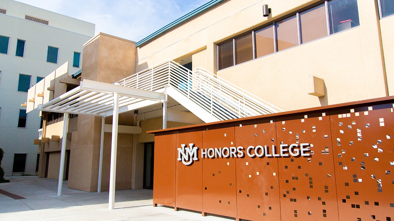 UNM Honors College celebrates Homecoming and Open House | UNM UCAM Newsroom