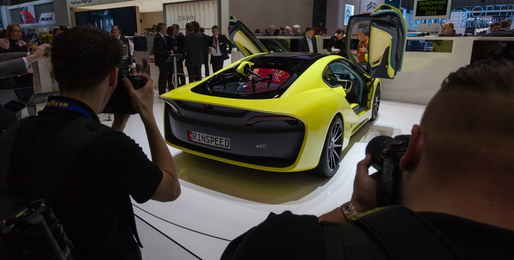 HARMAN Premium Connected Car Systems Bring Connectivity, Productivity ...