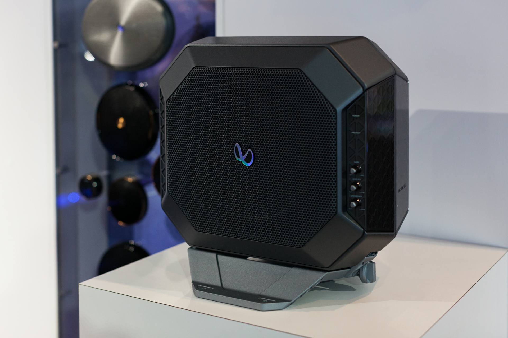 INFINITY® Unveils Next Generation BassLink DC Subwoofer System | HARMAN