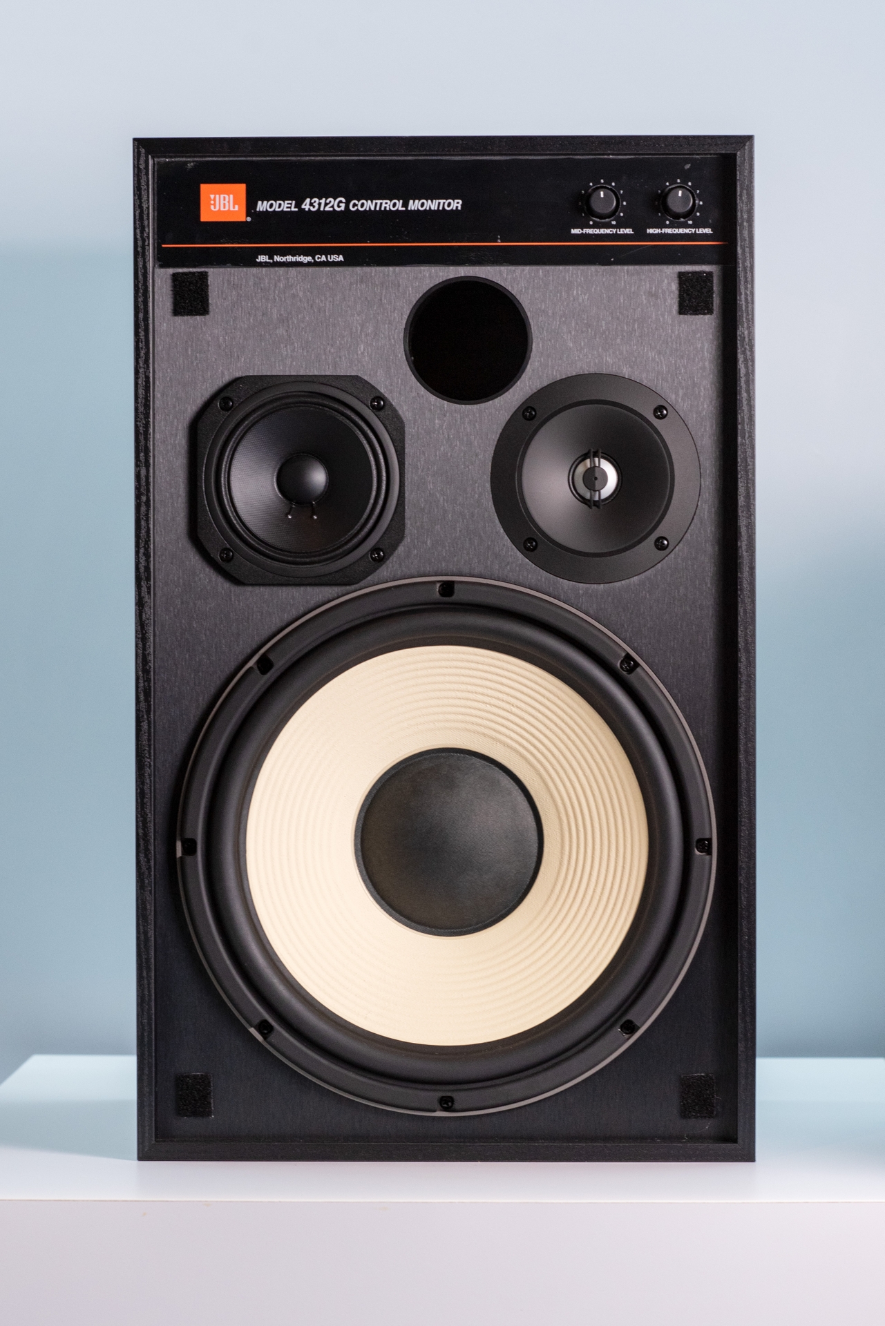 „Studio Monitor“ Und Subwoofer Von Jbl – FYRI