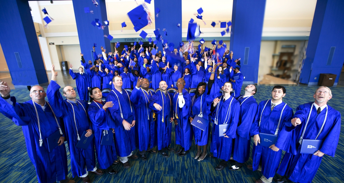 Photo | Ingalls Shipbuilding Apprentice School Graduation | HII News