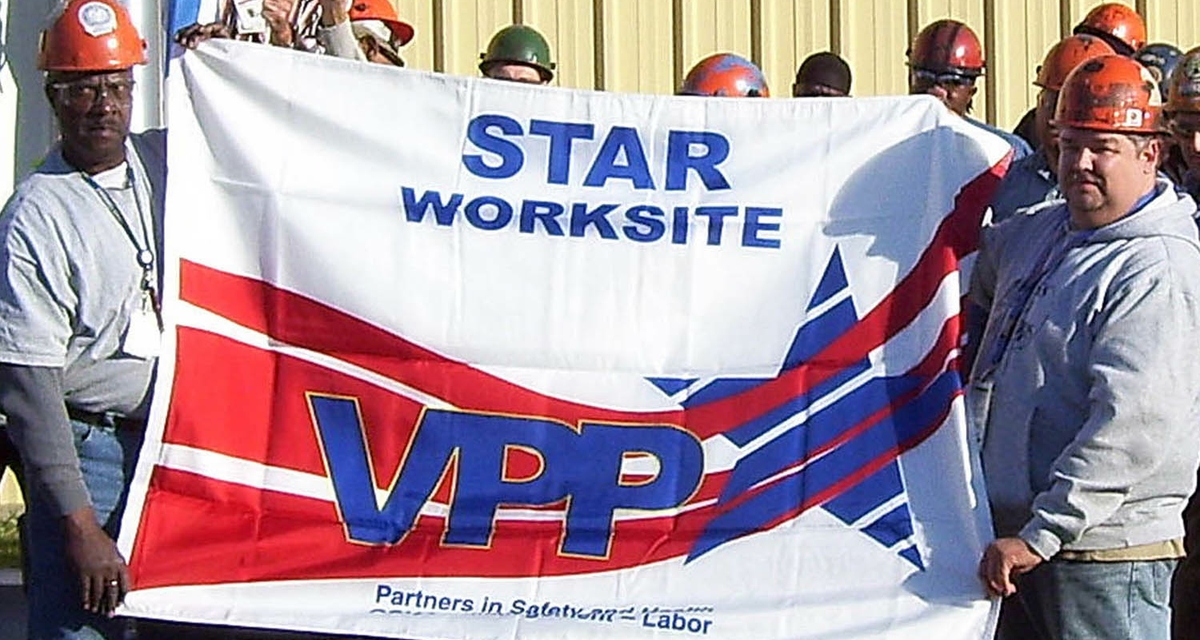 Photo | Shipfitters Al Layton, left, and Sam McPherson, right, hold up ...