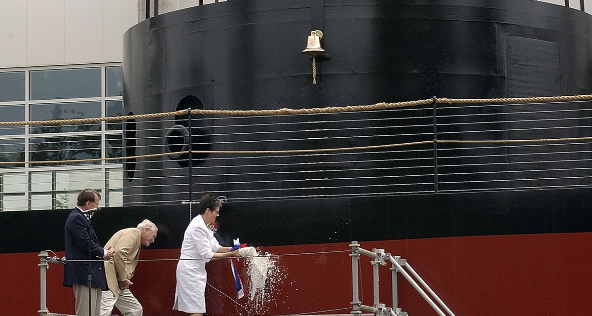 Photo | (From left) The Mariners' Museum President and CEO John ...