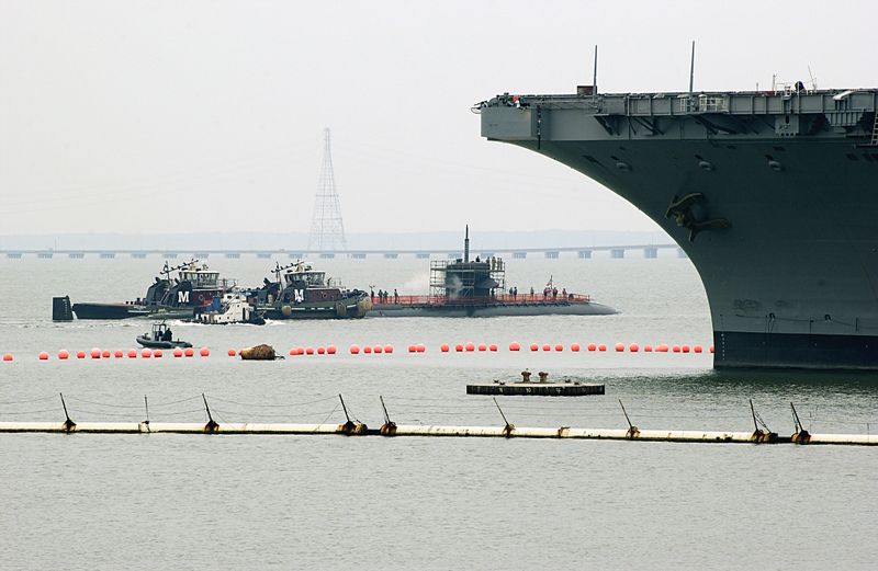 Photo | The submarine USS Hyman G. Rickover is dwarfed by the USS ...