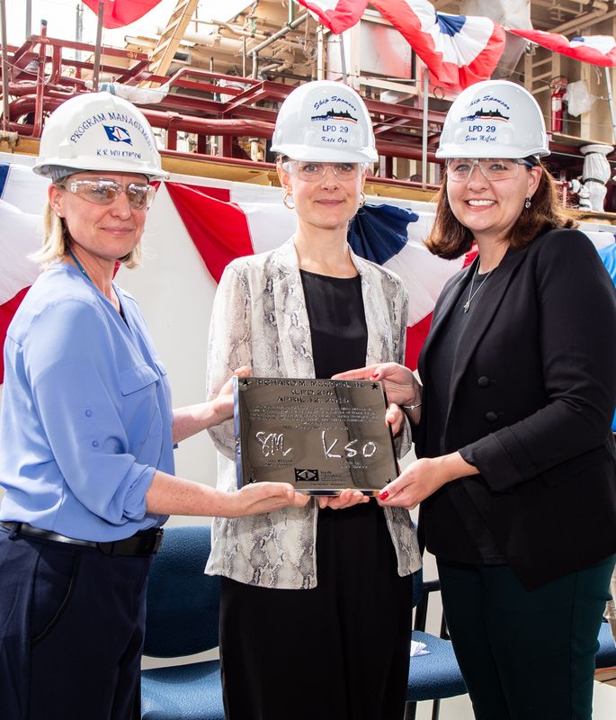 Photo | Kari Wilkinson Presents Ceremonial Plaque | HII News