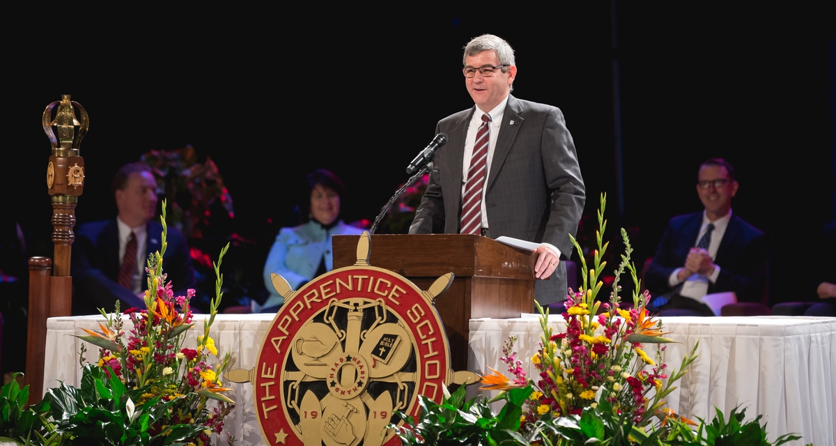 Photo | Mike Petters Introduces Adm. John Richardson | HII News