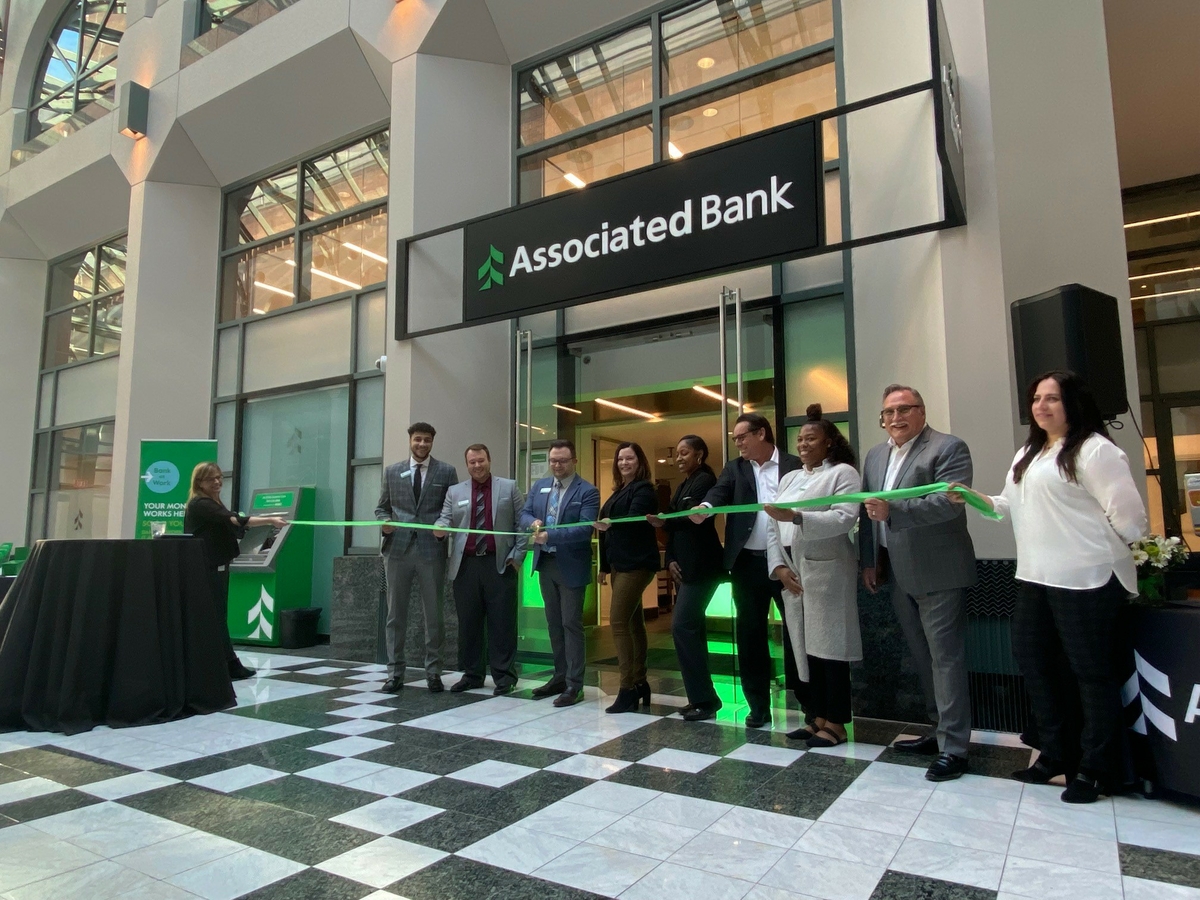 Associated Bank opens branch downtown in Milwaukee’s River Center ...
