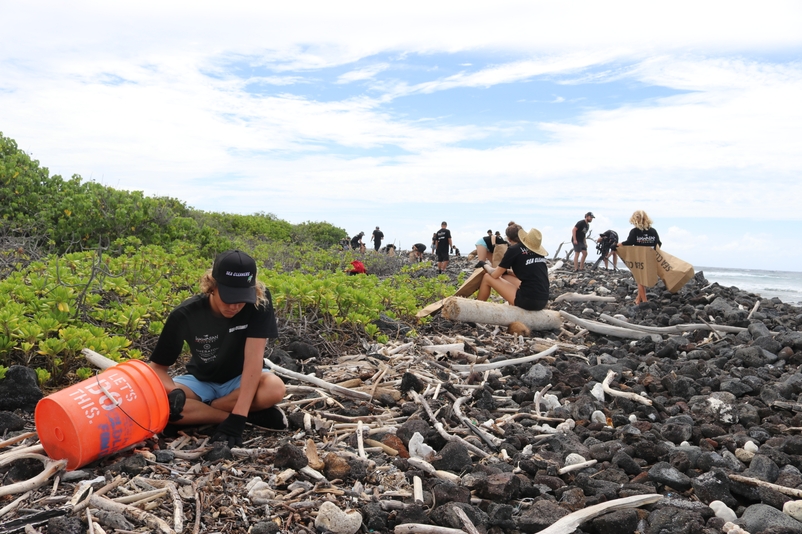 Teenage Eco-Ambassadors Clean Up Plastic Trash from Hawaii's Shoreline ...
