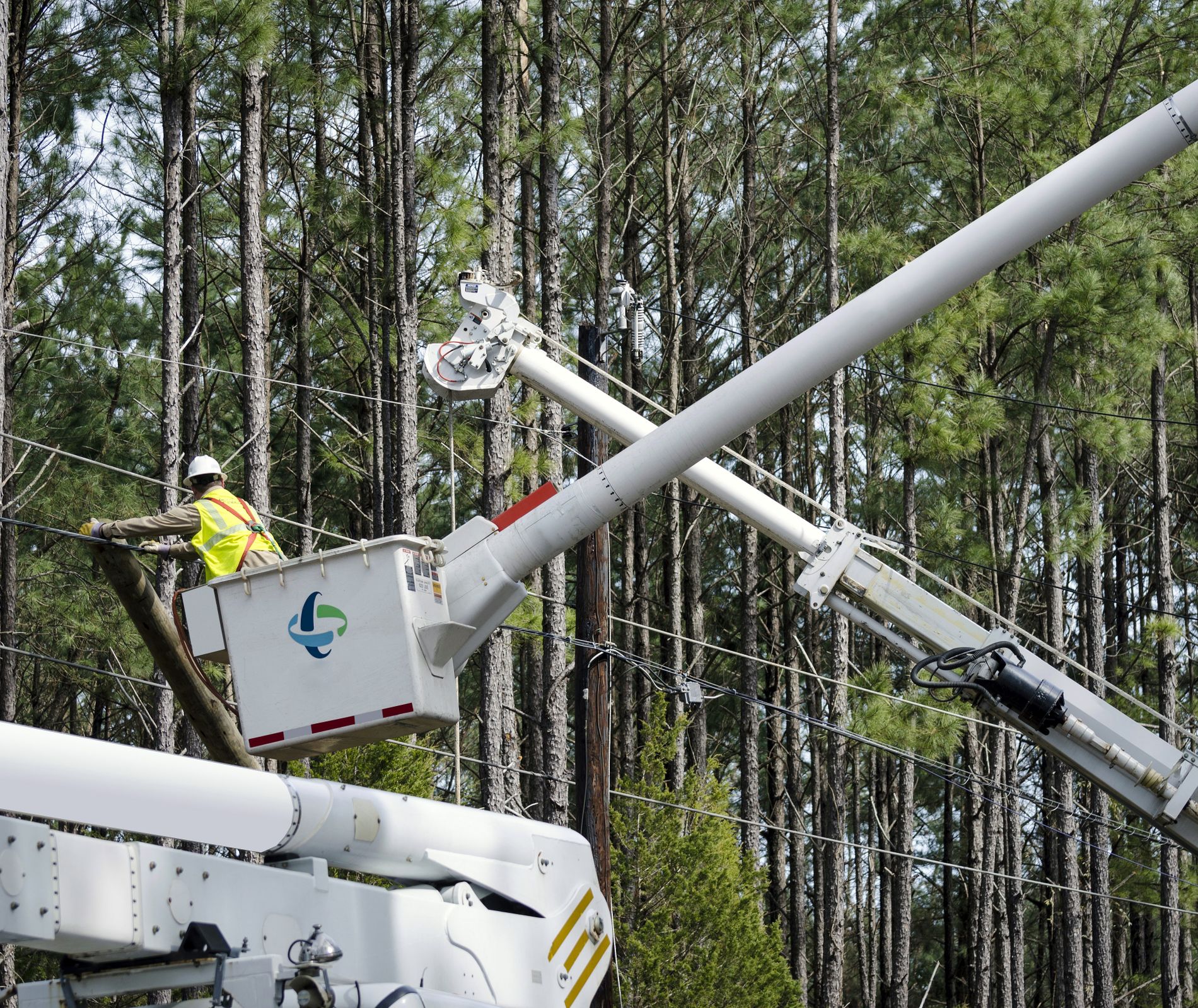 Duke Energy crews assess damage, restore power for thousands of ...