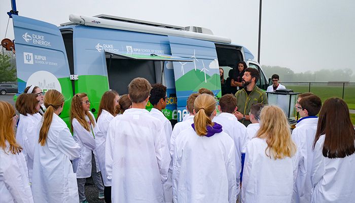 Mobile science lab fascinates kids in Indiana | Duke Energy | illumination