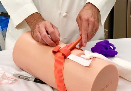 hand bleeding how to stop