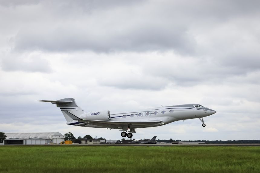 Fully outfitted Gulfstream G600 test aircraft completes first flight ...