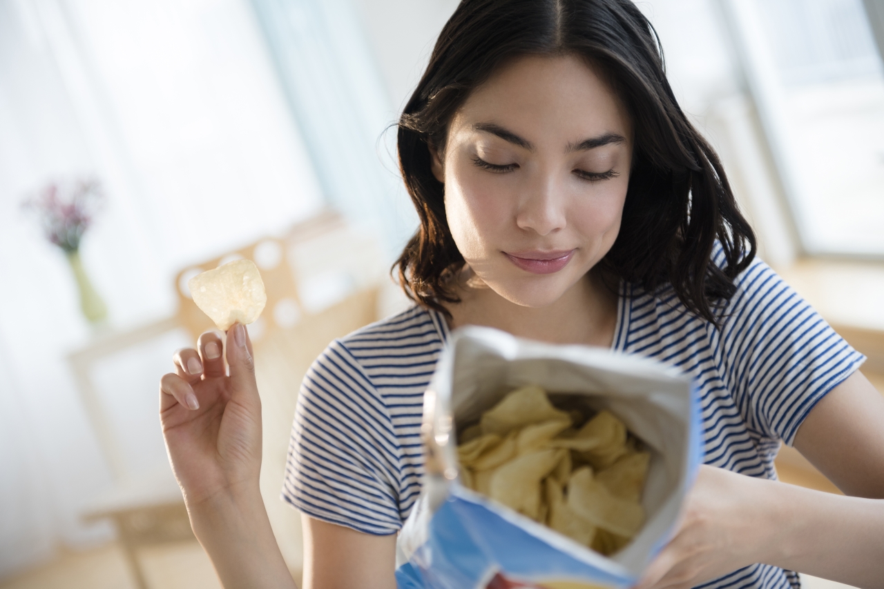 6 ways to stop wrecking your diet with bad snacking | Novant Health ...