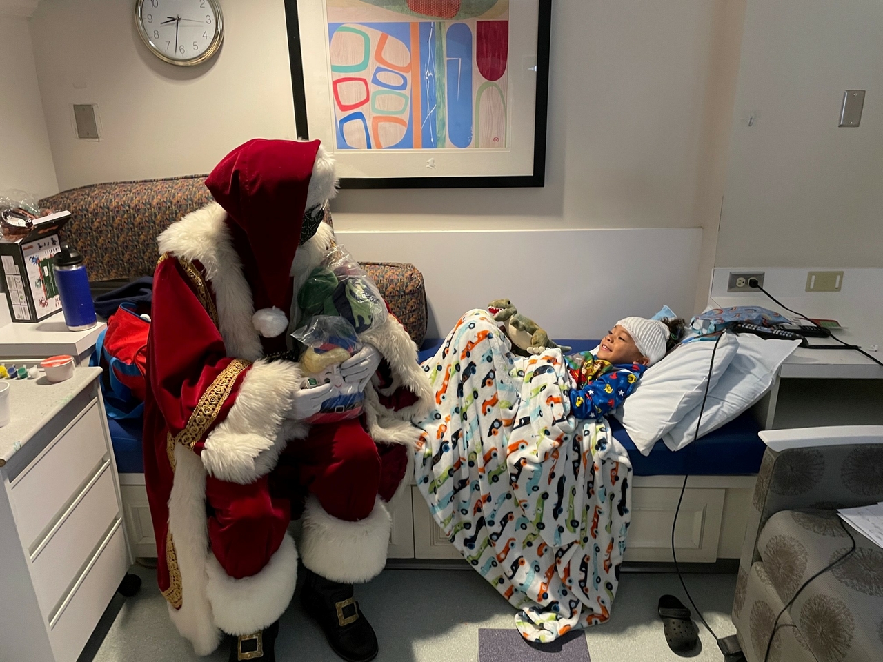 Children’s hospital team makes sure Santa finds his way there | Novant ...