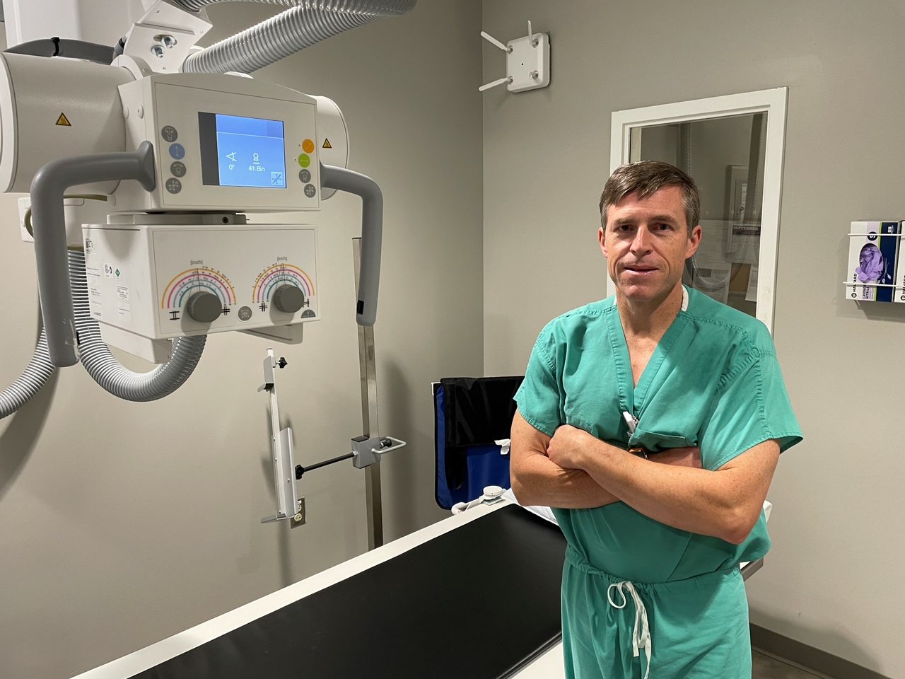 Knee and hip surgeon mixes ‘old school’ and leading-edge tech | Novant ...