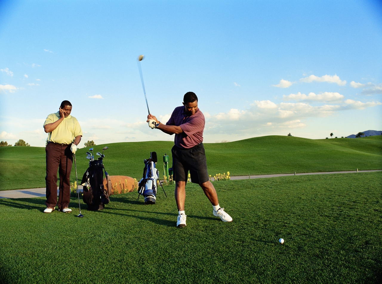 3 tips from an orthopedic surgeon for a pain-free golf game | Novant ...