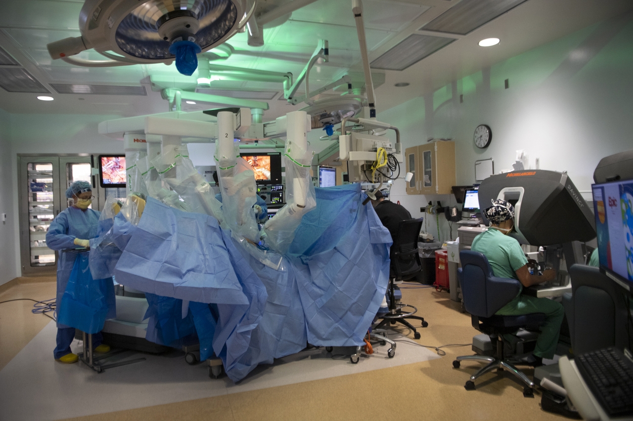 How is robotic surgery different from traditional surgery? | Novant ...