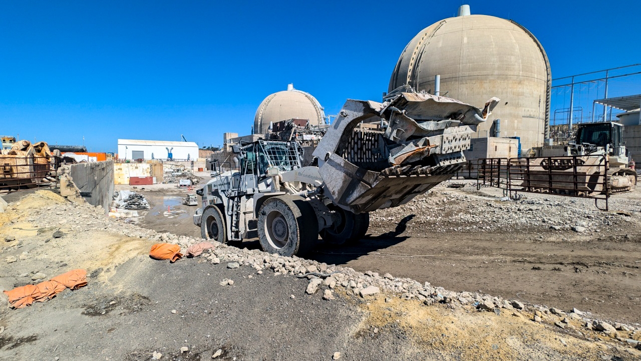 Between the Domes: Demolition Work Progressing Safely, Efficiently | SONGS