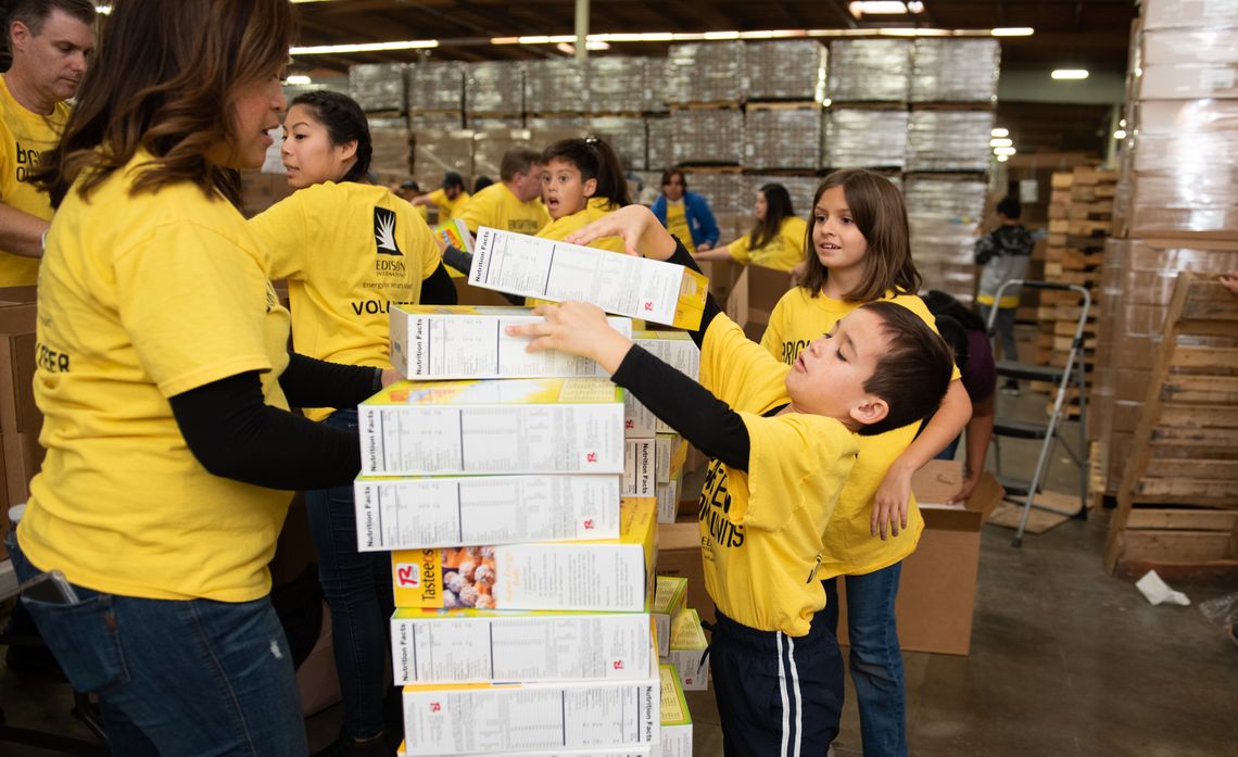 SCE Employees Celebrate the Holidays by Giving Back | Energized by Edison
