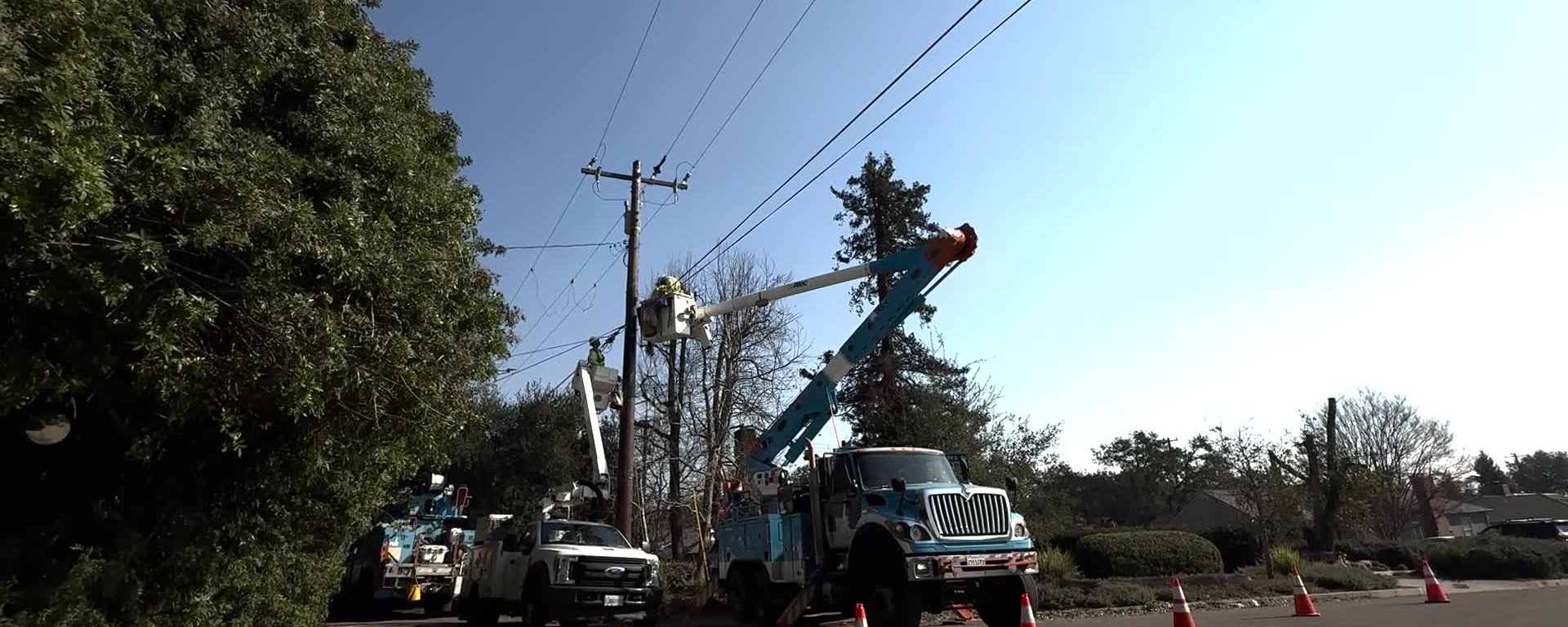 SCE and PG&E crews replace poles after the Eaton Fire - 1/12/2025 ...