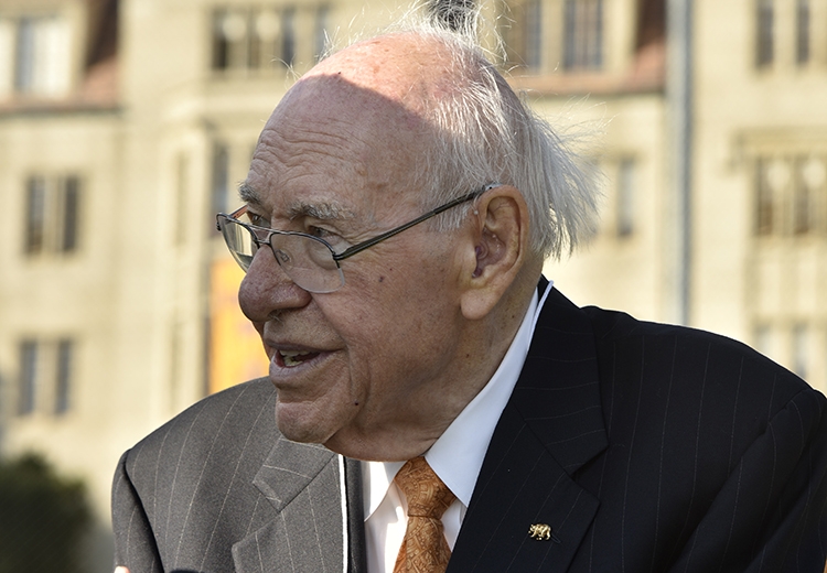 Bowles Hall champion Bob Sayles dies at 85 | Berkeley