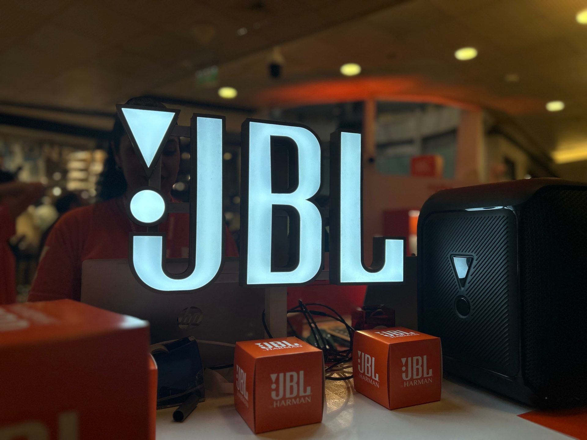JBL inaugura su primer punto de venta físico en Argentina | HARMAN LATAM