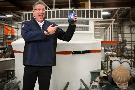 Photo | CarnivalRoseParade0430 | Carnival Cruise Line