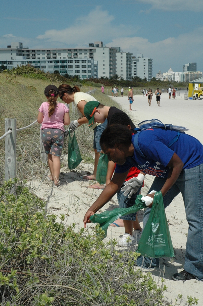 Photo | Fun Team volunteers and their families help clean-up Miami ...