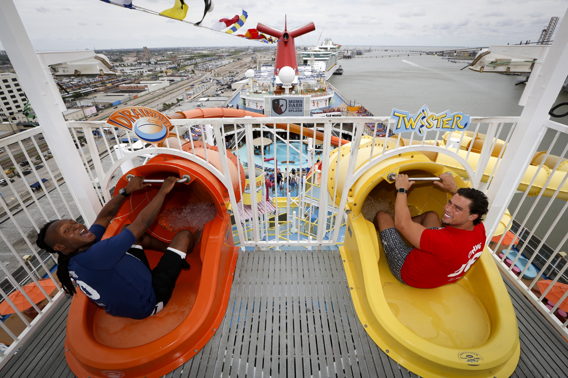Photo | Moms Dash to the Splash | Carnival Cruise Line