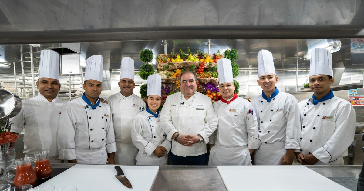 Carnival Cruise Line Begins Fleetwide Rollout of New Dining Room ...