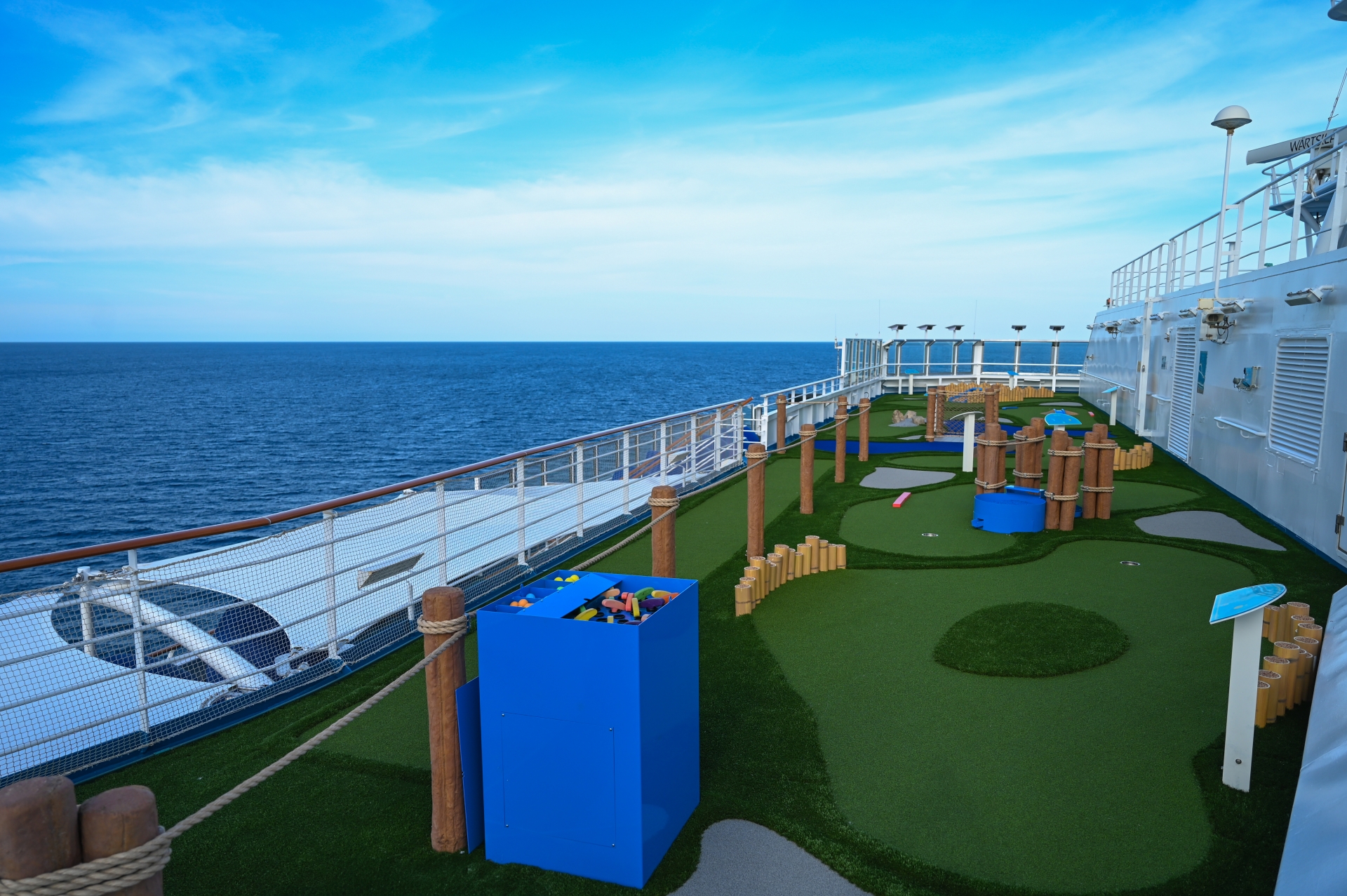 Photo | Mini Golf Course | Carnival Cruise Line